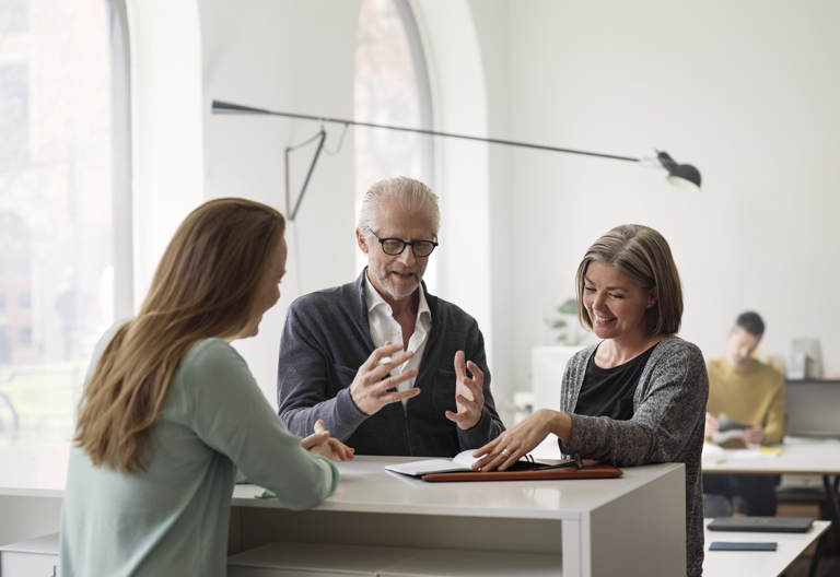 Η Intrum Hellas στηρίζει τους δανειολήπτες | Intrum