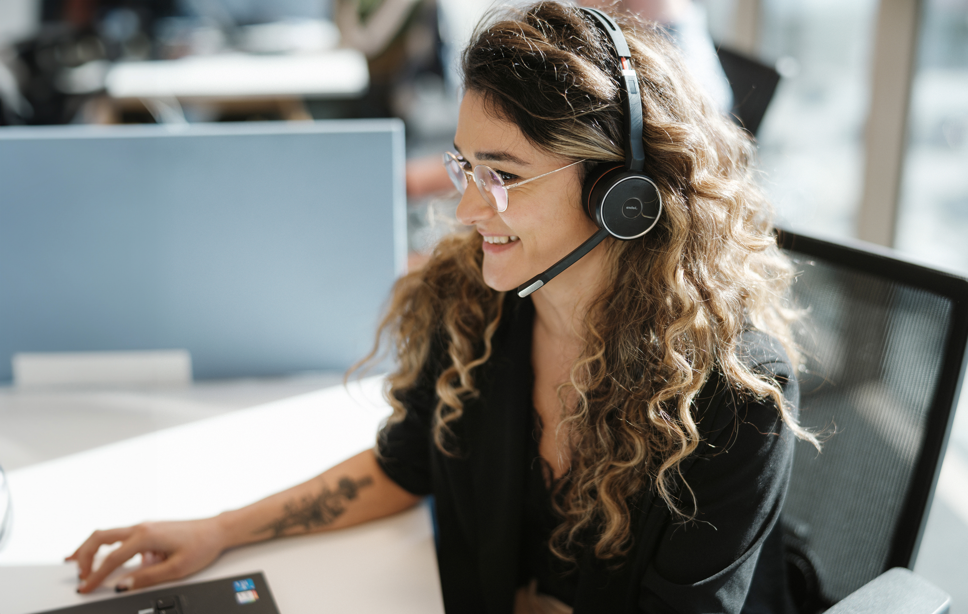 Επικοινωνία | Intrum