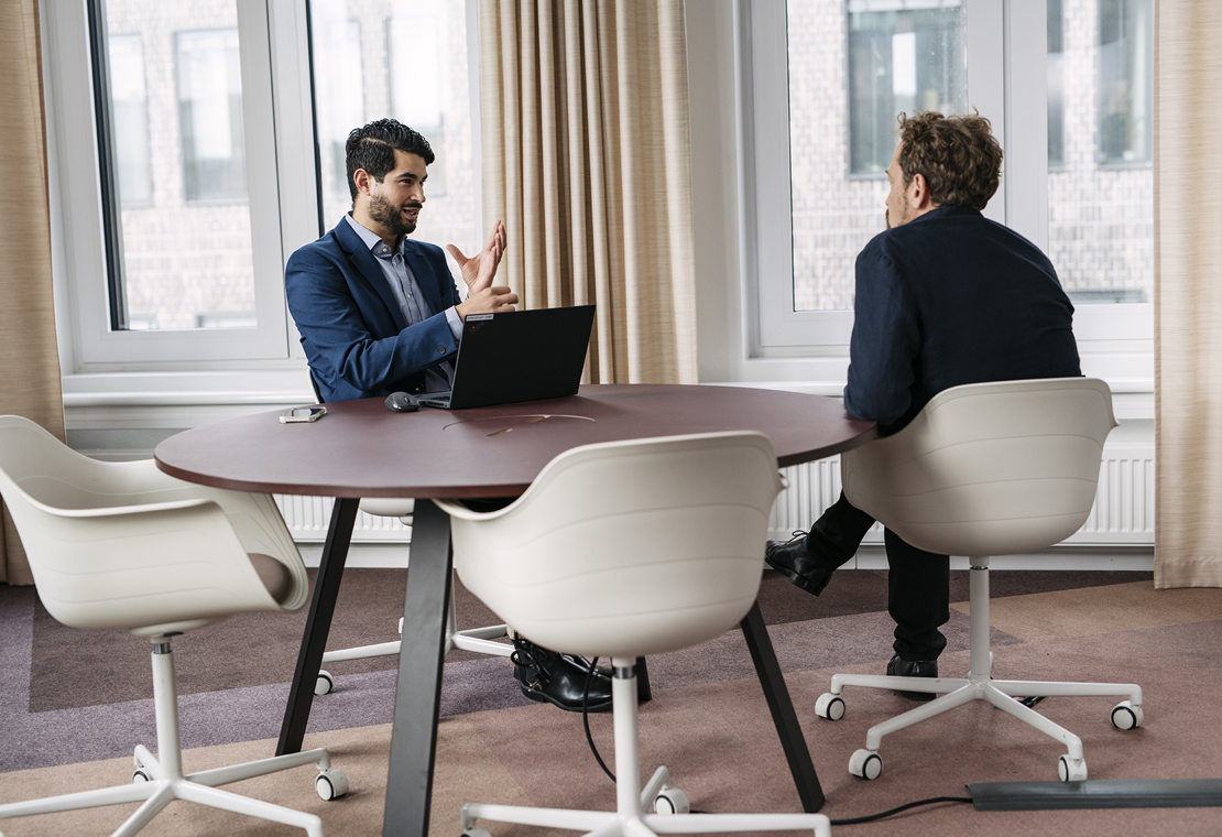 Αυτή είναι η | Intrum